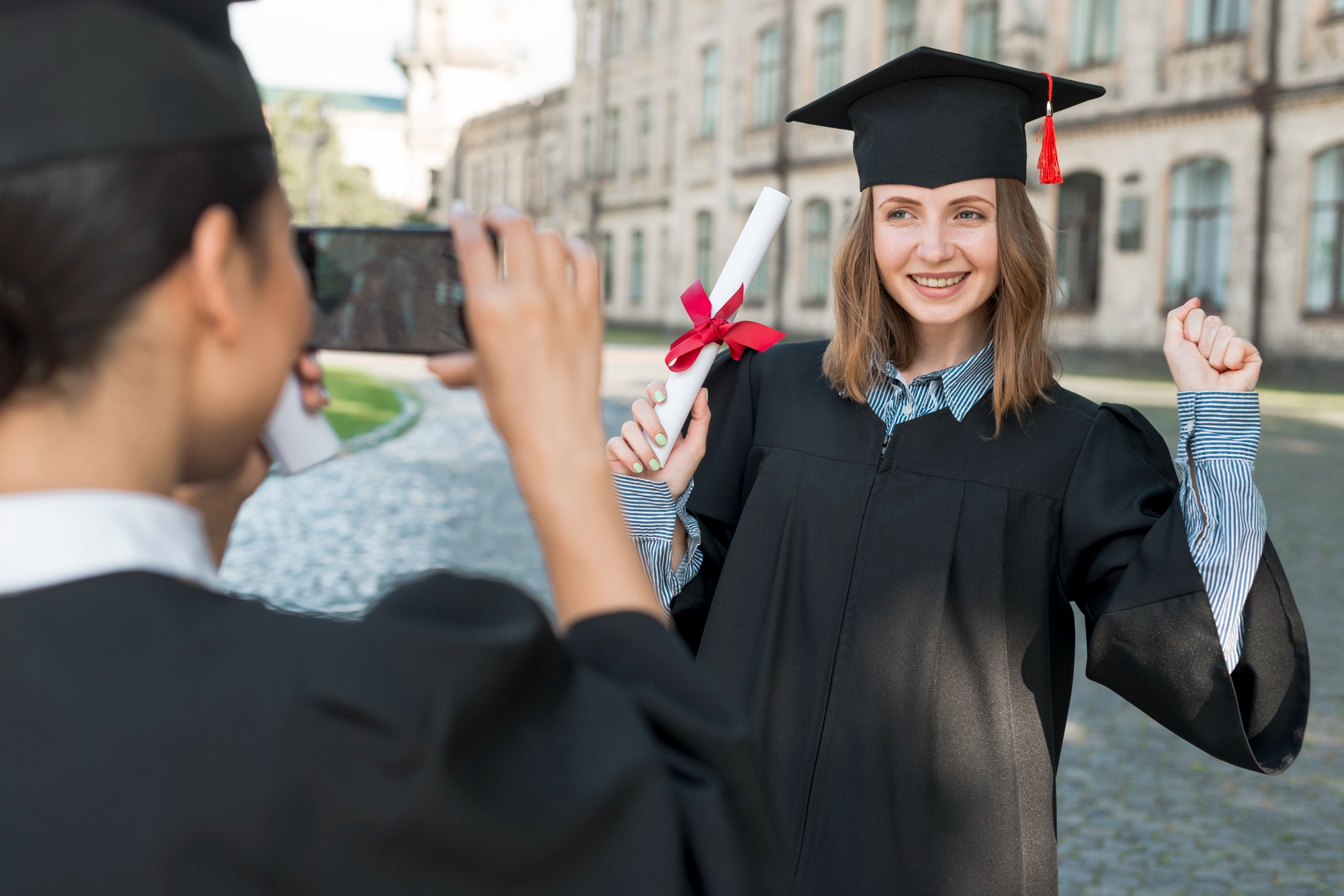 What Grades Do Colleges Look At? (+ Best Admission Tips)